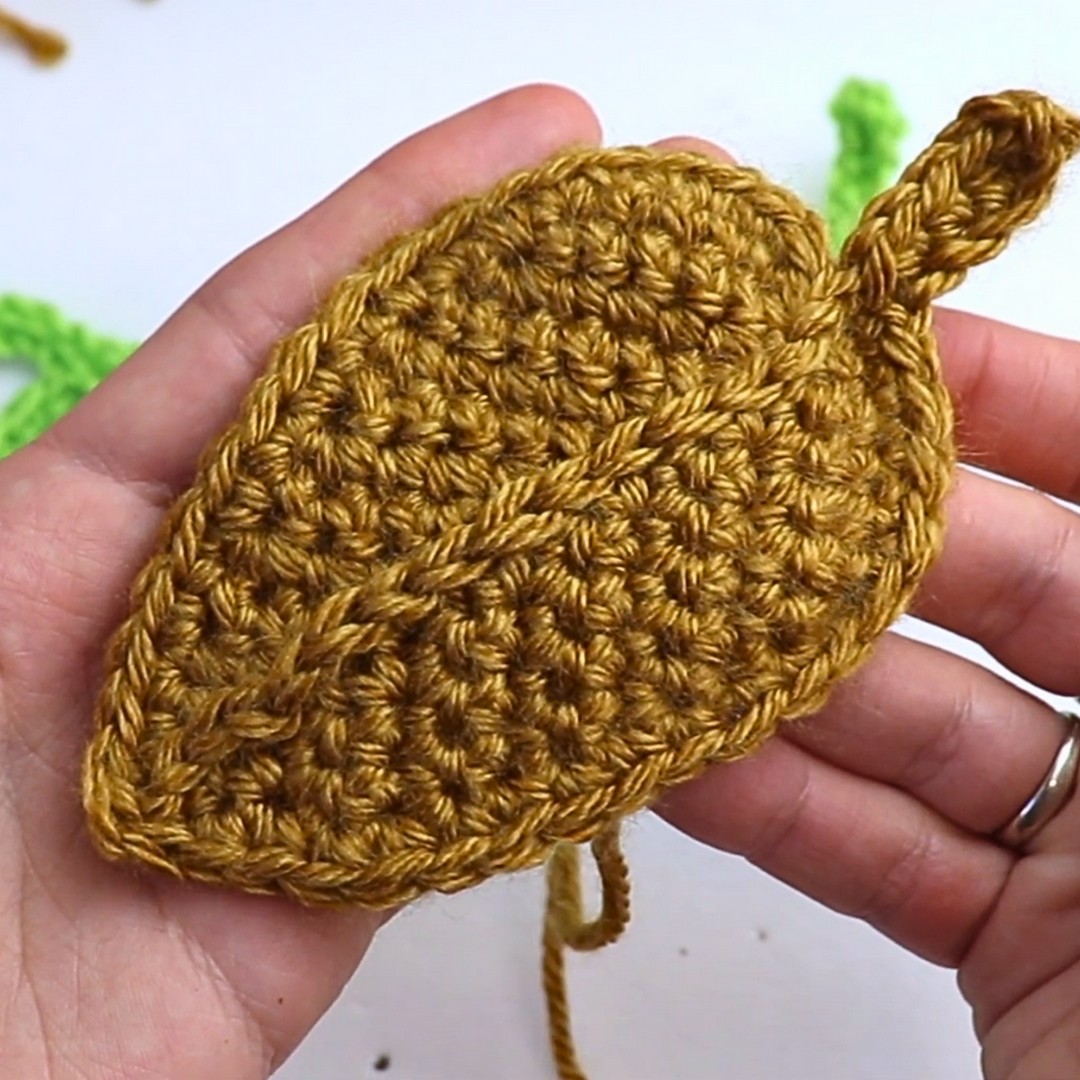 Crochet Fall Leaves Pattern for Autumn Decoration - Crochet Ami