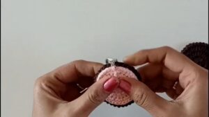 Crochet Oreo Keychain Pattern – Sweet Handmade Accessory - Crochet Ami